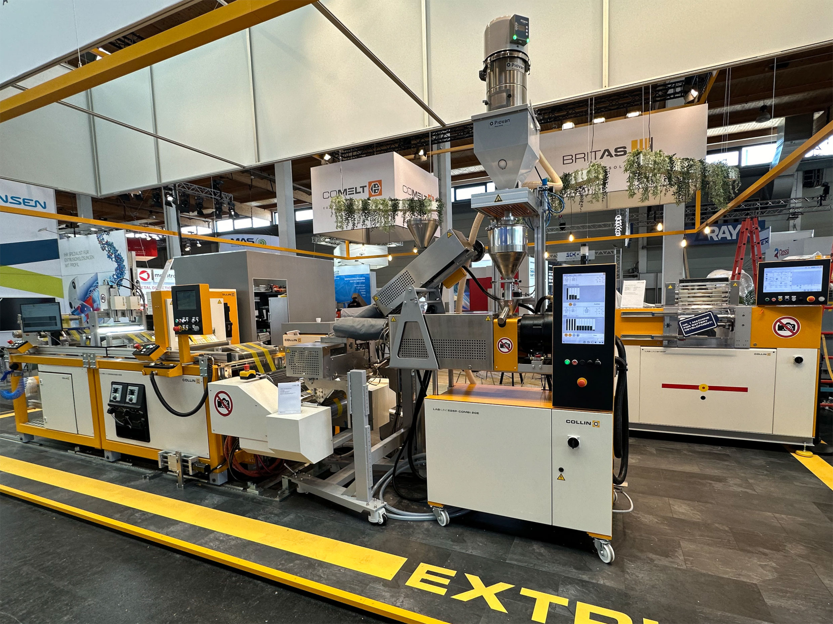 COLLIN at the Fakuma 2023 flat film line in live operation - COLLIN Lab ...