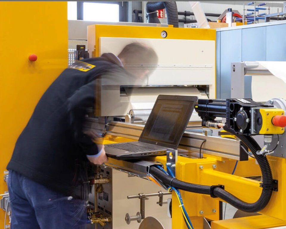 Platen presses for the processing of plastic – COLLIN E Presses for ...